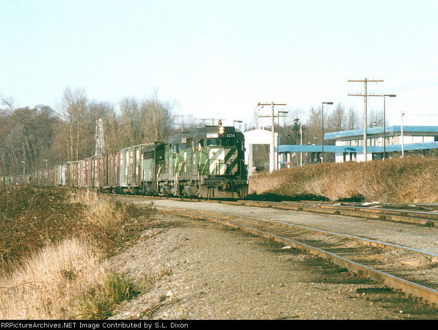 BN 2214 South crossing Canada-USA boarder